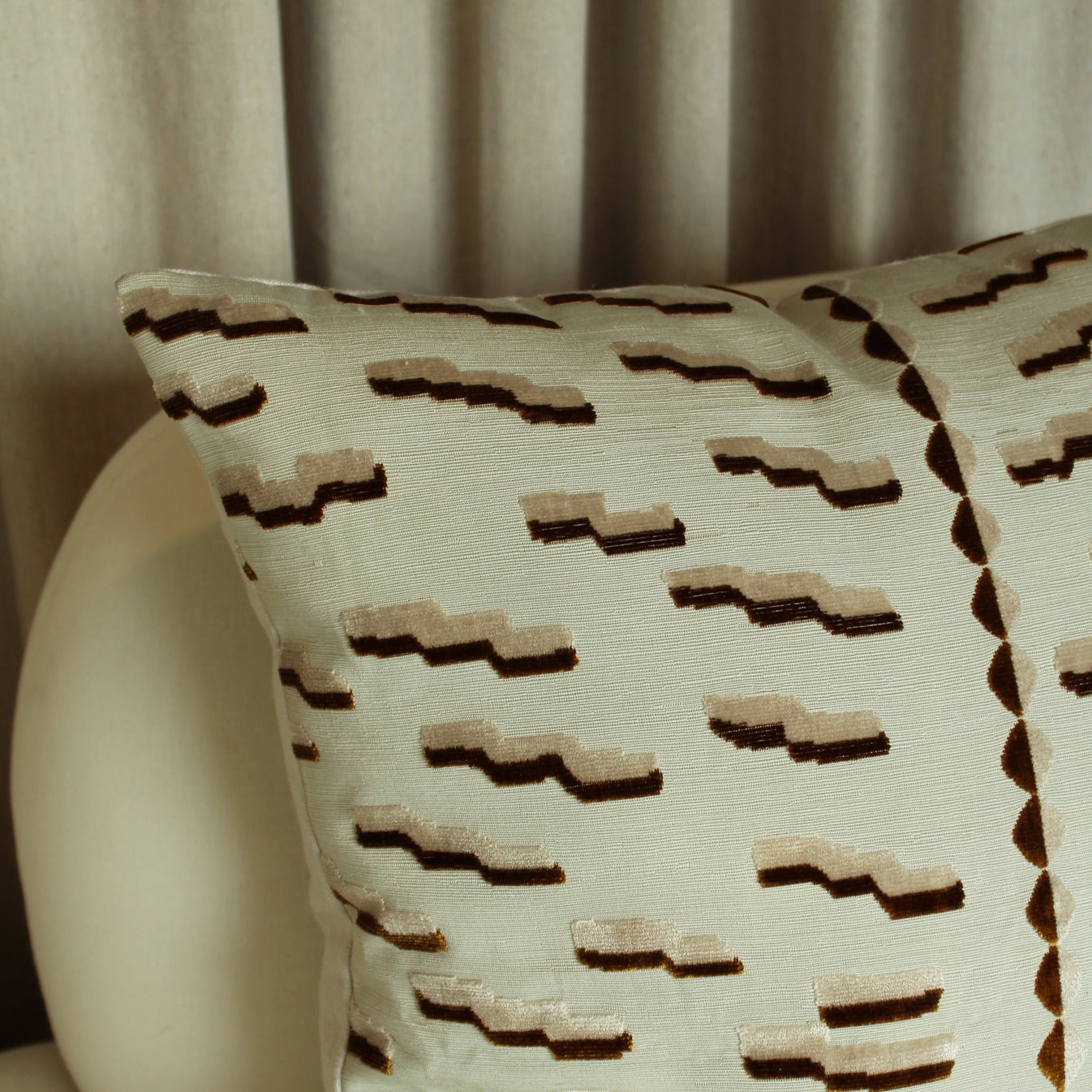 Dedar Tiger Beat in Tobacco with Linen Back Pillow Cover – Stitchroom